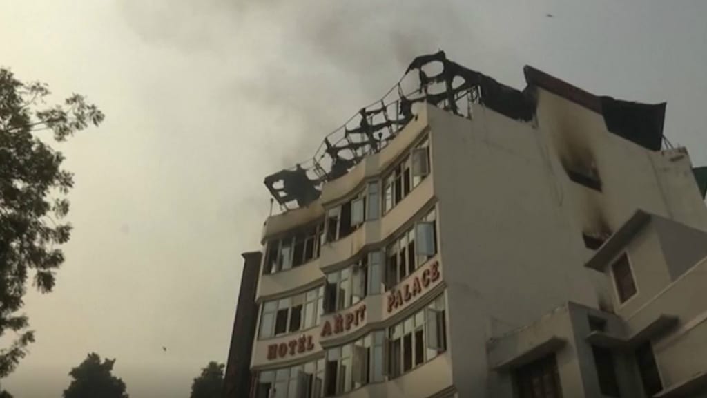 17 people killed in hotel fire in India