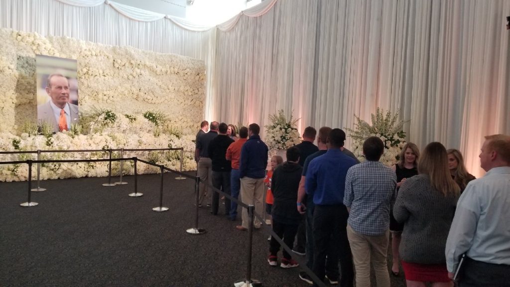 Broncos fans show support for Bowlen family at public tribute